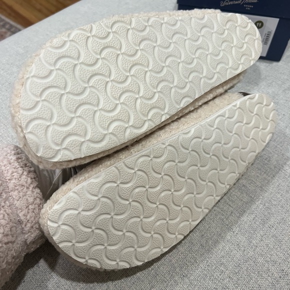 Universal Thread | Shoes | Universal Thread Bev Flats Sherpa Slip On ...